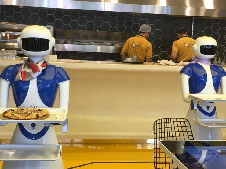 Türkiye'de ilk: Robot garsonlar iş başında - Manşet Türkiye